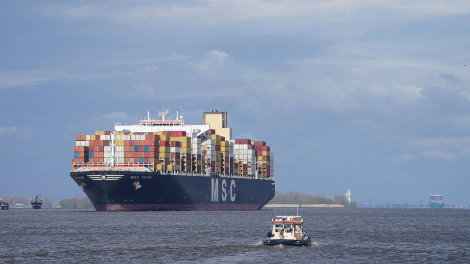 Analysis: Container ships pollute just as much today as they did in 2018