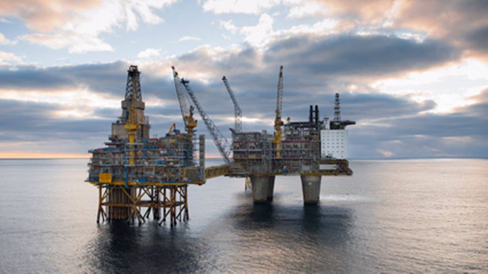 BP to pay massive settlement for Deepwater Horizon spill