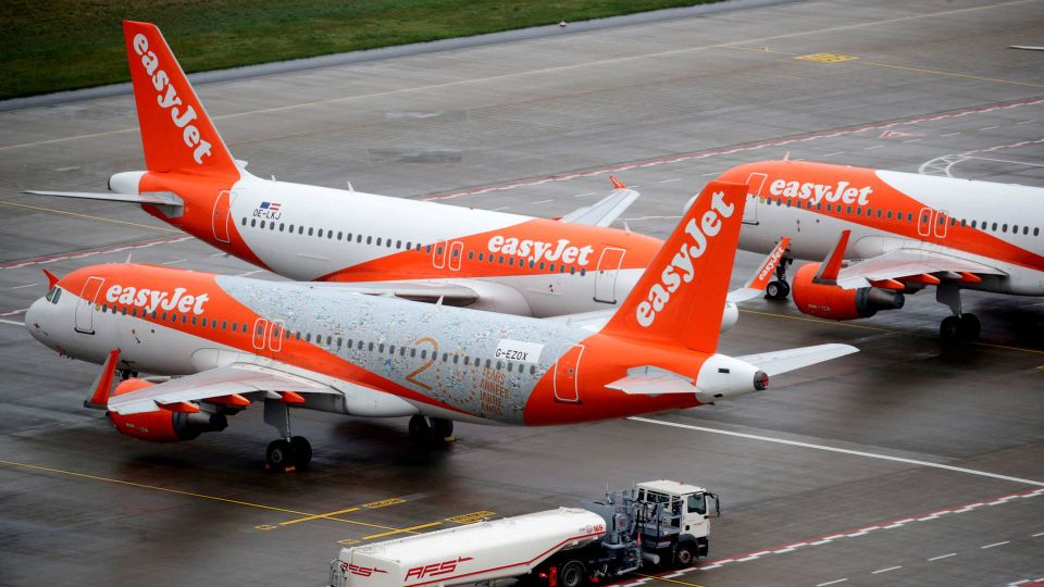 Easyjet tror på genopretning men tab og aflysninger spøger stadig