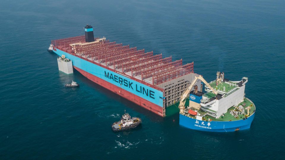 Parts of Maersk Honam en route to South Korean yard