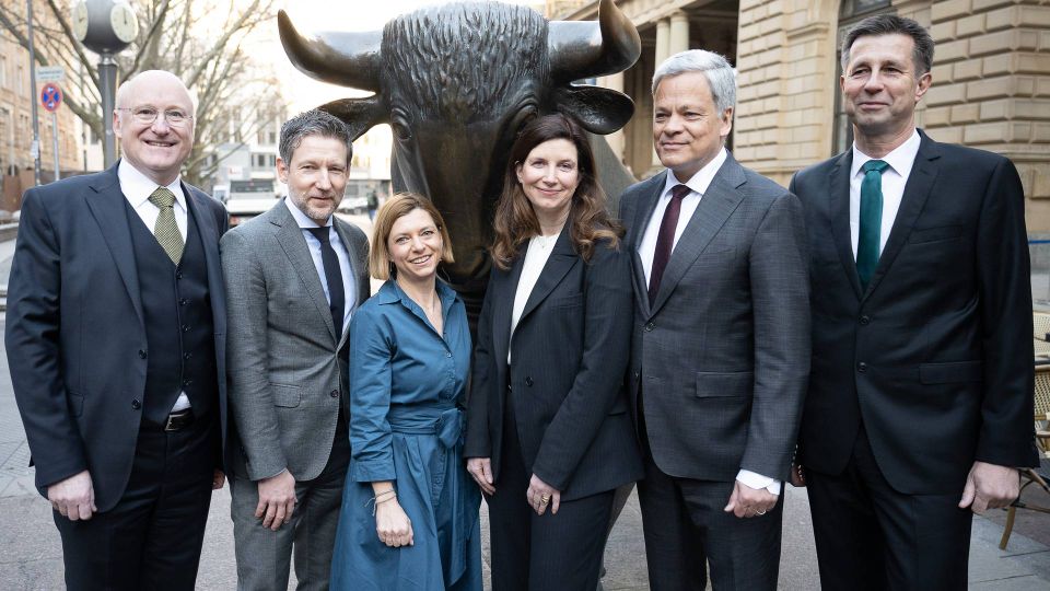 Weniger als die Hälfte der Mitarbeiter vertraut Commerzbank-Vorstand