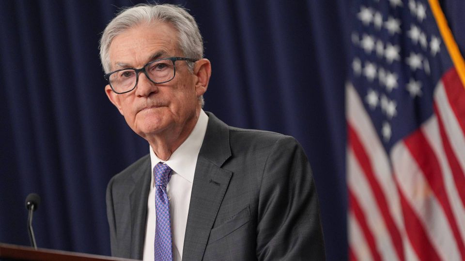 Presset sentralbanksjef trosser Trump – holder renta uendret i USA