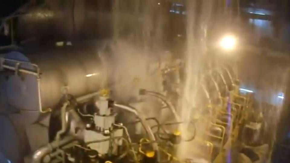 Video shows malfunctioning scrubber pumping water into engine room