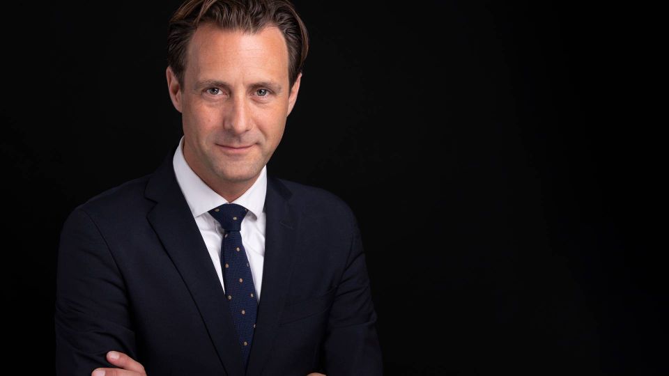 Ambus redningskvinde er skudt tilbage til start på børsen: Storejer ...