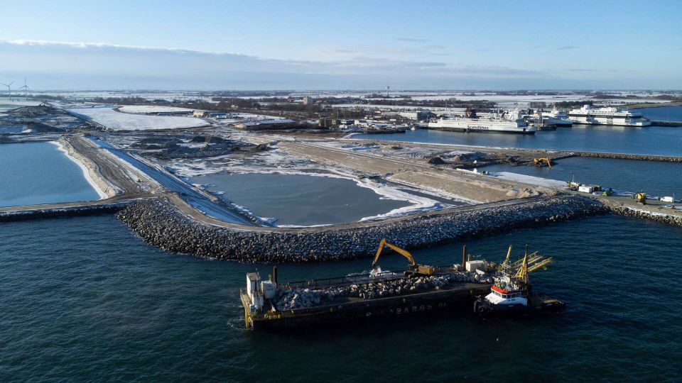 Åbningen af Femern-forbindelsen i 2029 er "væsentligt udfordret"