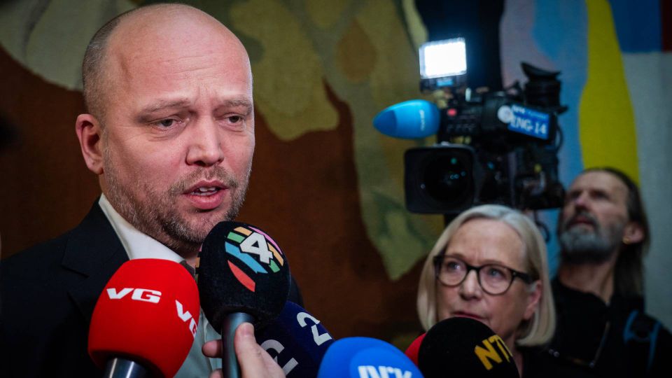 Senterpartiet går ut av regjering