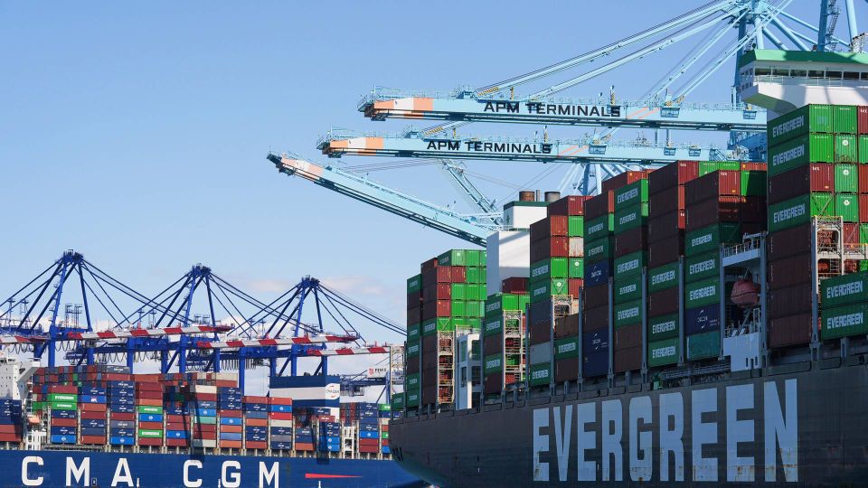 Revised bill would give US-flagged ships priority in US ports