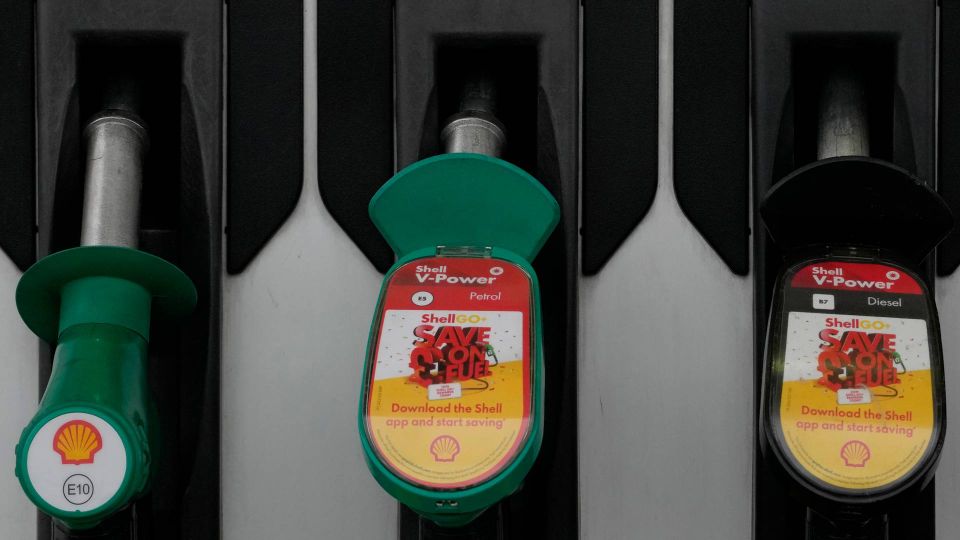 Oliepriserne falder falder markant - bankbekymringer fortsætter