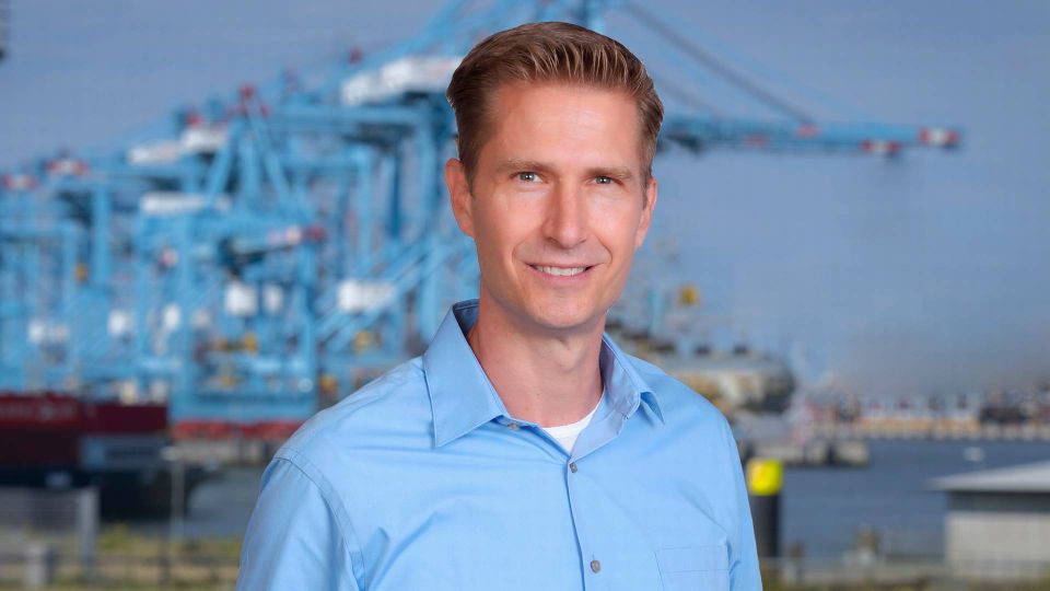 Mærsks havneselskab melder om korte ventetider trods nyt logistikkaos
