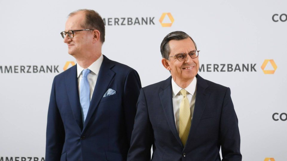 Bei der Commerzbank treten CEO und Aufsichtsratschef zurück