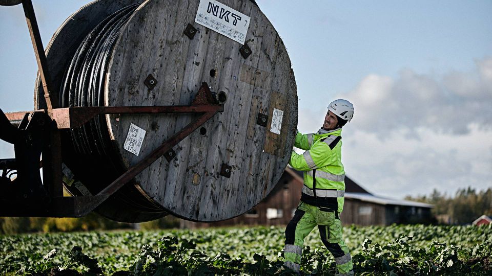 Bank lowers NKT rating to "hold" after share rally: Price pressure could shape upcoming Q3 report