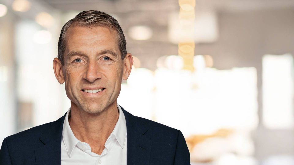 Frank Mortensen lukker døren til sit sidste bestyrelsesmøde i AL-Bank ...