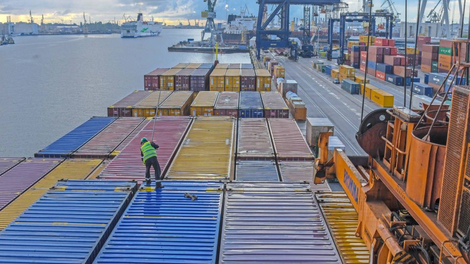 UK and Japan work together to accelerate autonomous shipping