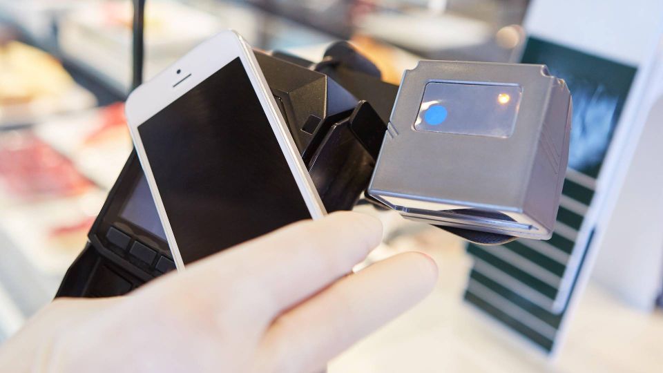 Zahlen mit Bargeld oder "echten" Karten bleibt am beliebtesten