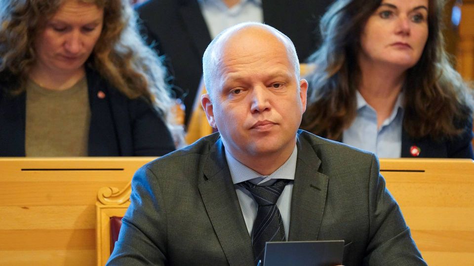 Vedum vil endre loven for å hindre salg av store landeiendommer til ...