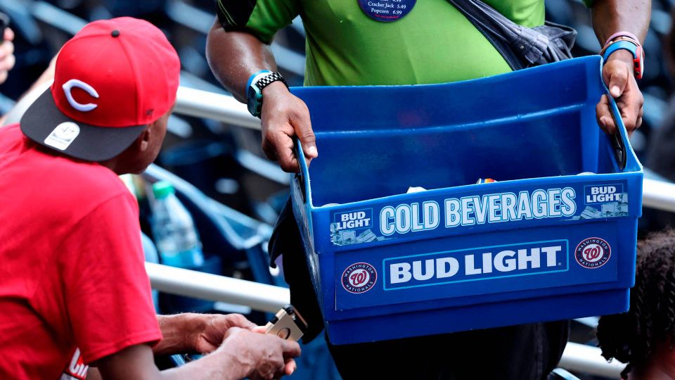 Bud Light får stadig klø for marketingkampagne i USA