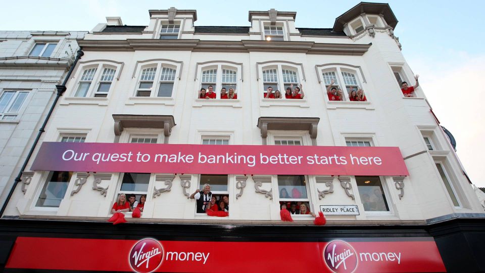 Britisk bank topper Stoxx 600 efter stærkt regnskab