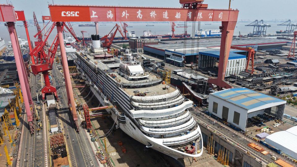 China clears huge merger of state-owned shipyards