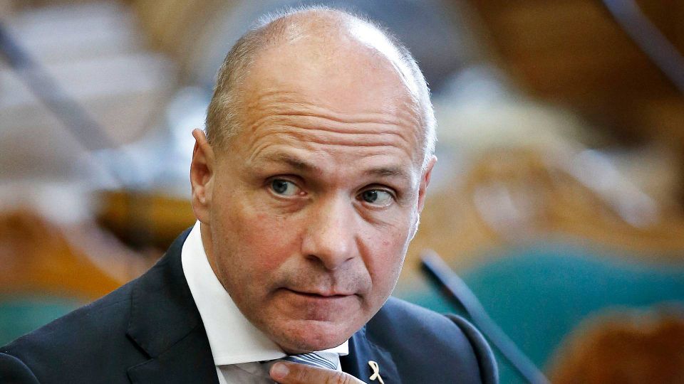 Søren Gade vil slette Mette Frederiksens fly-ambitioner