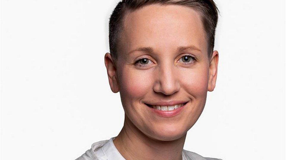 Forlater offentlig etat og blir arbeidsrettsadvokat