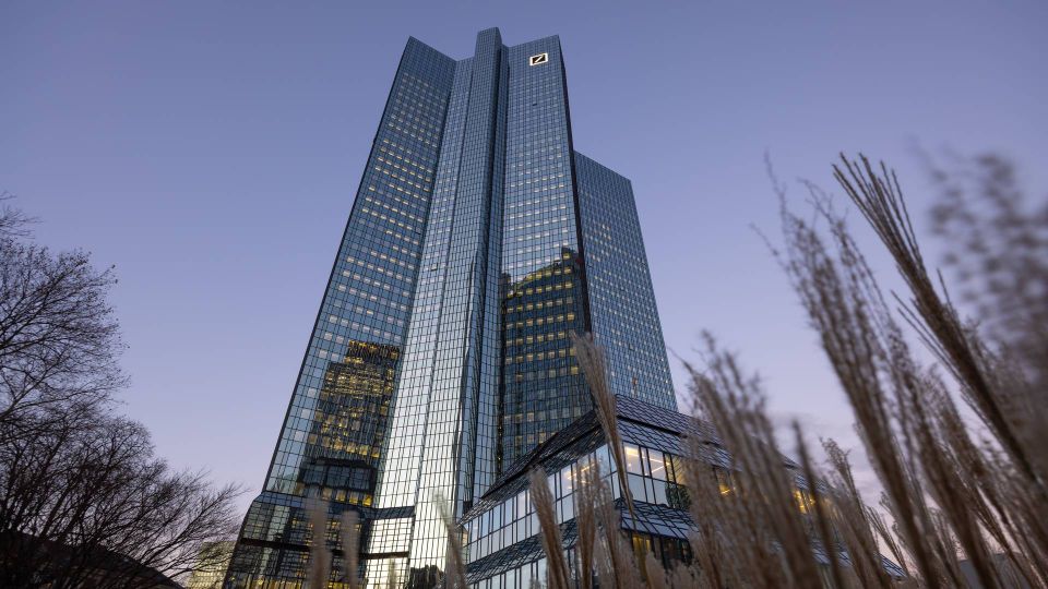 Deutsche Bank muss mehr Eigenkapital vorhalten