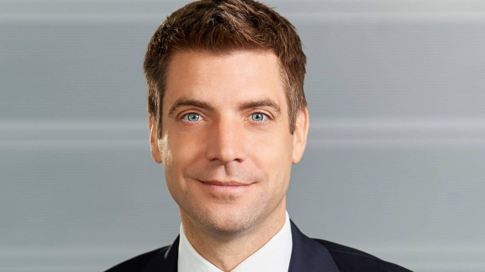 Das Bargeld wird nicht aus den Filialen der Deutschen Bank verschwinden ...