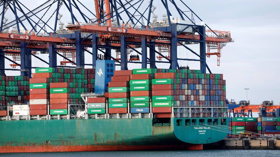 Demand for heavy fuel has surpassed low-sulphur oil in Rotterdam