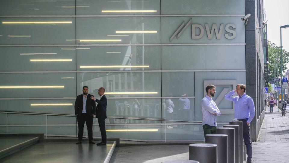 DWS hat Probleme mit IT-Projekt: Abhängigkeit von Deutscher Bank bleibt