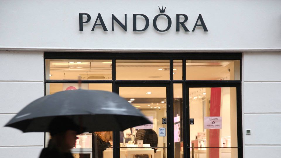 Logistikkrise får Pandora til at bruge flere speditører