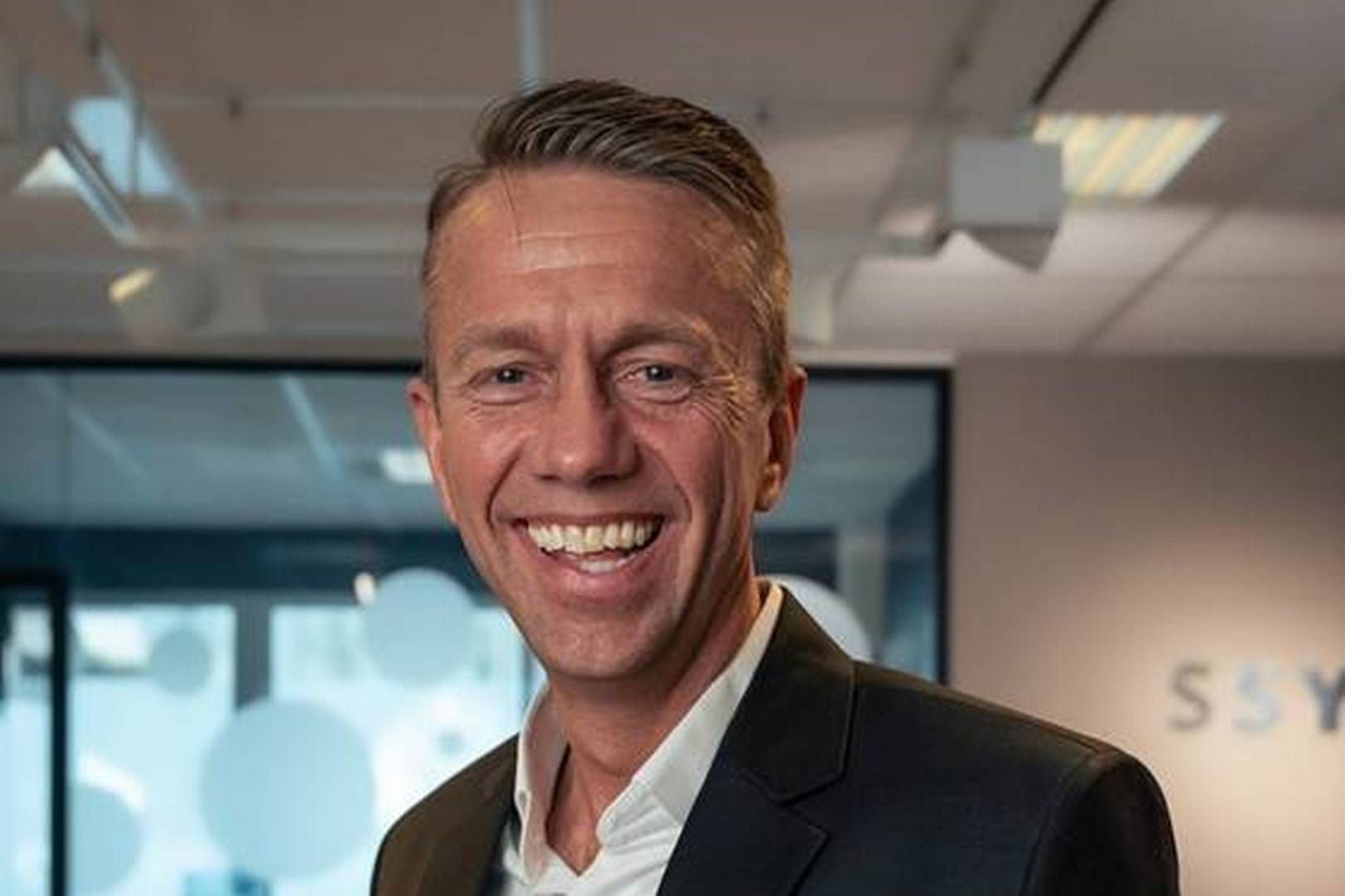 Broker wins right to return to work after misconduct dismissal