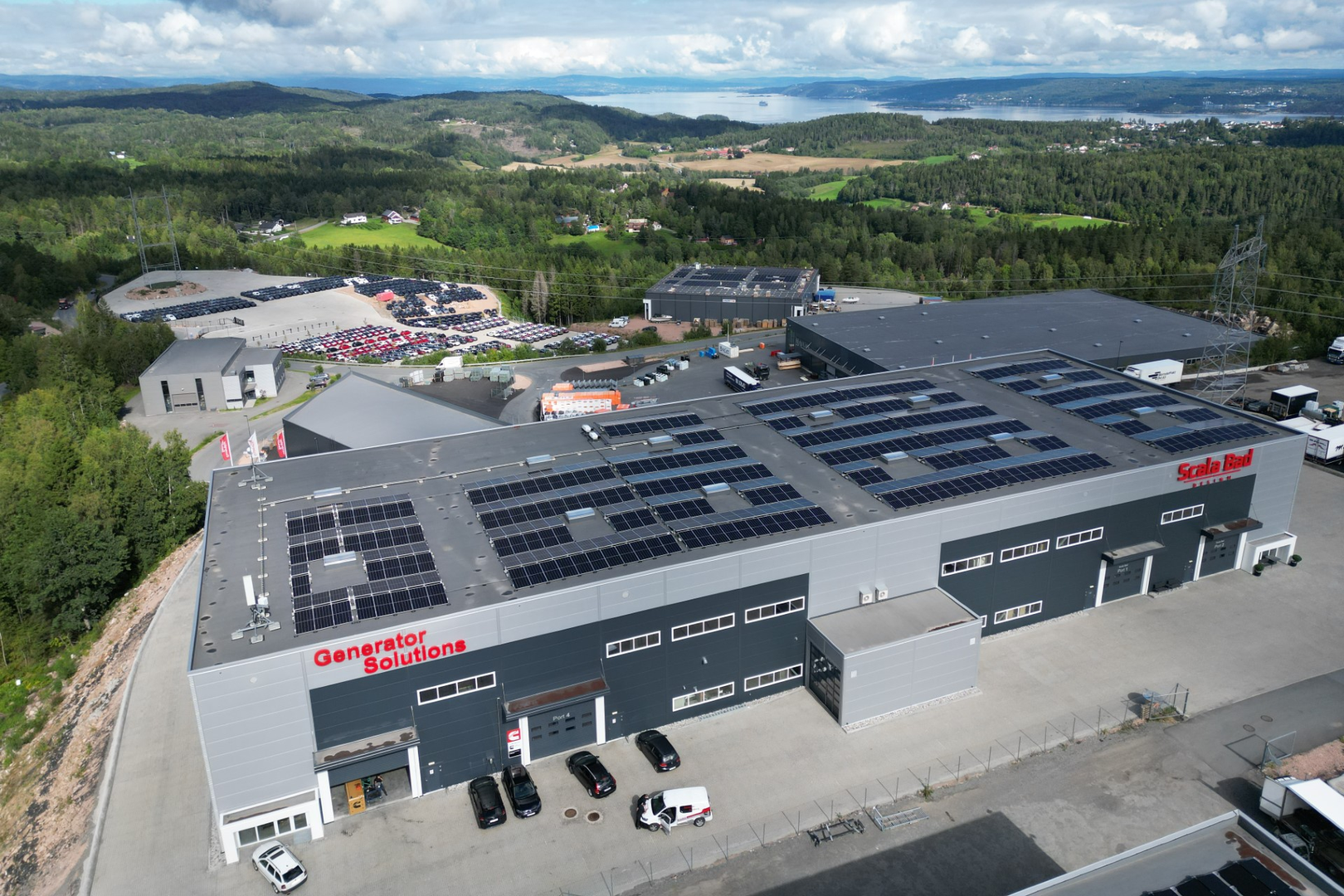 Ti bedrifter i Røyken Næringspark har installert solceller på taket