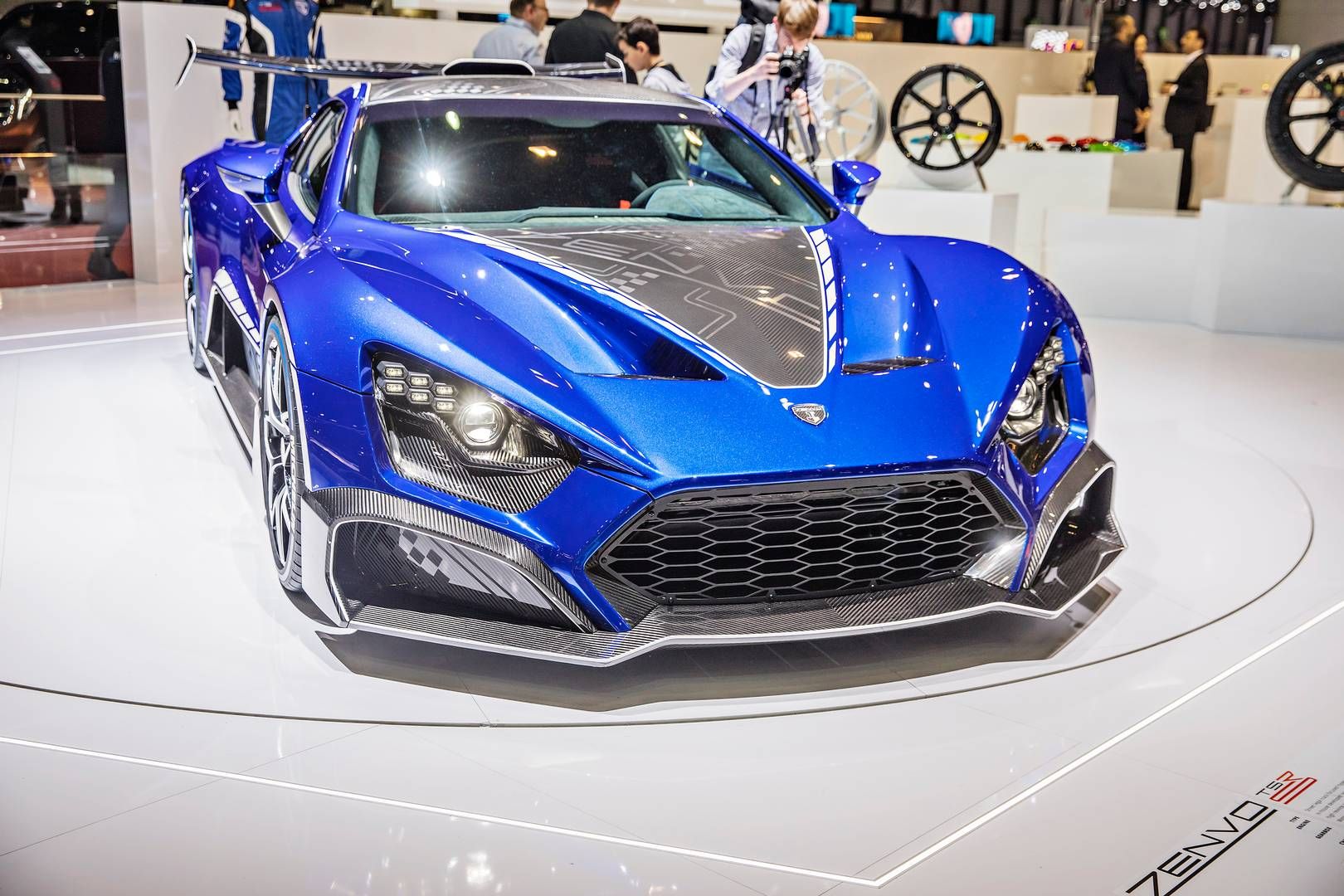 Dansk superbilproducent flerdobler overskud i forsinket regnskab