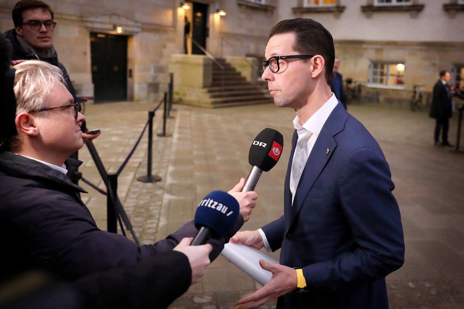 Topdirektører deler årsregnskaber i korte videoer på LinkedIn. Men ...
