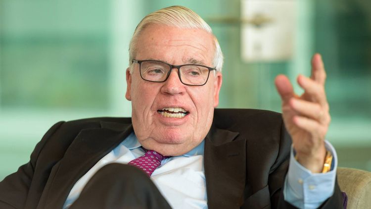 Fight over German forwarder intensifies after Kühne statements