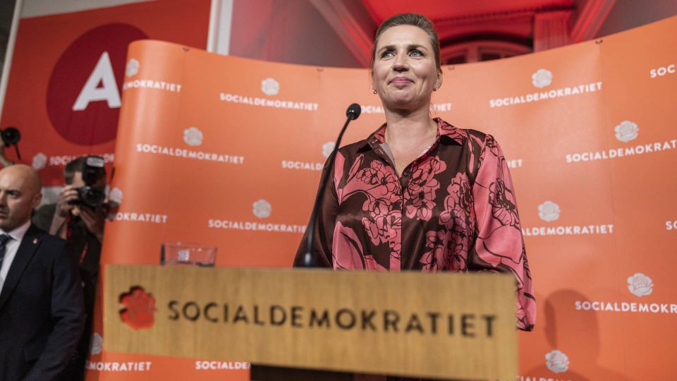Regeringen går af: Mette Frederiksen vil danne ny bred regering trods ...