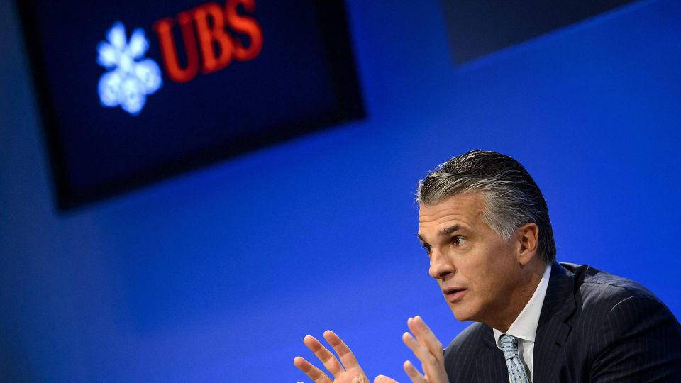 UBS henter tidligere topchef ind til at stå for Credit Suisse-fusion